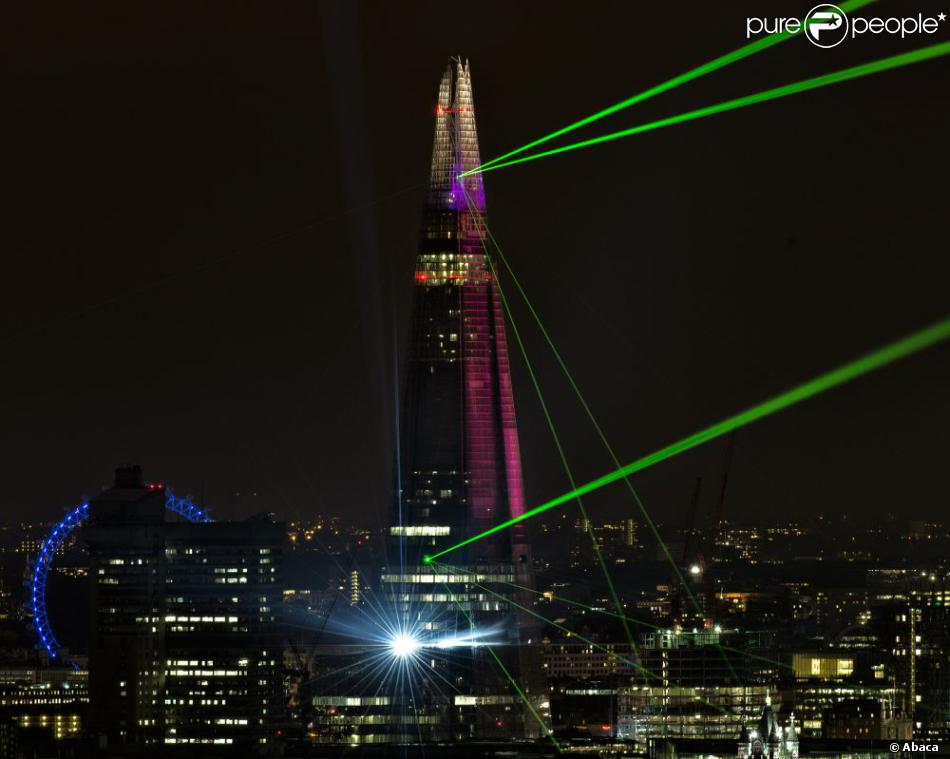 La tour Shard, à Londres, culmine à 310 mètres. Le prince Andrew, fils ...