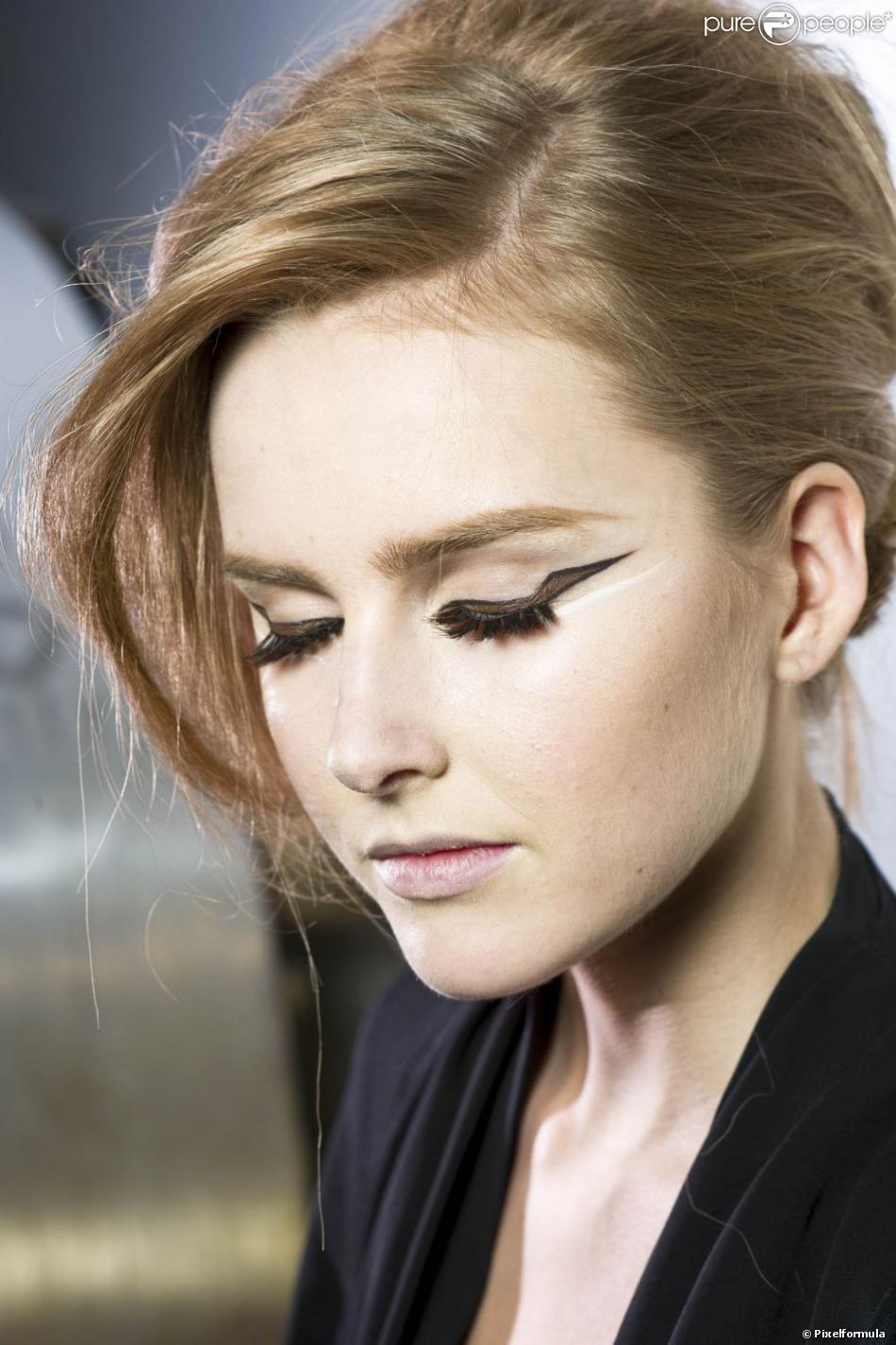 Plus vif, plus original aussi, le trait version éclair pour un regard ...