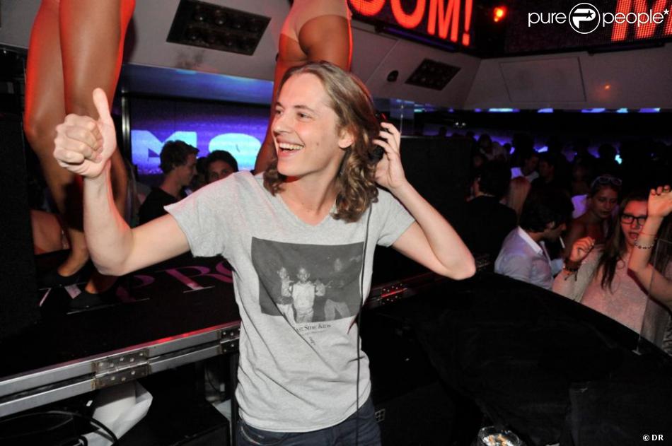 DJ Mosey, Pierre Sarkozy, aux platines du VIP Room de Saint-Tropez ...