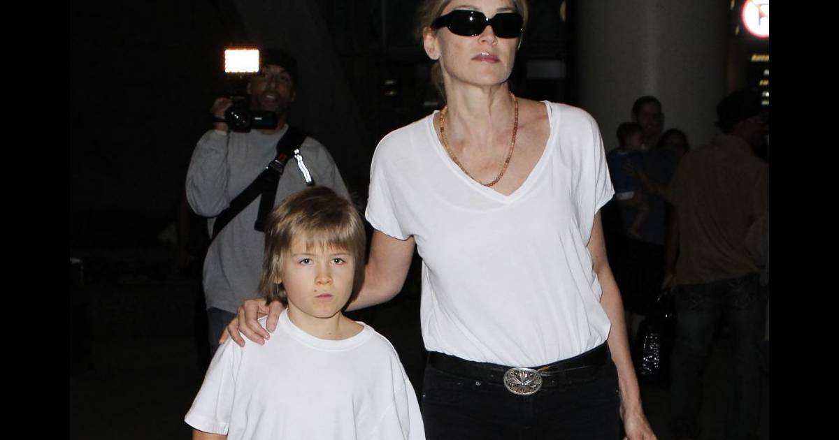 Sharon Stone accompagnée de son fils Laird, 7 ans, à l'aéroport de Los ...