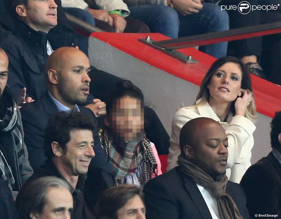 Eric Judor et sa famille lors du match de Ligue des champions entre le ...