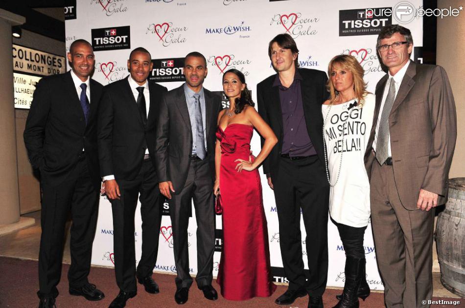 Tony Parker, sa compagne Axelle et leurs invités lors du Par Coeur Gala ...