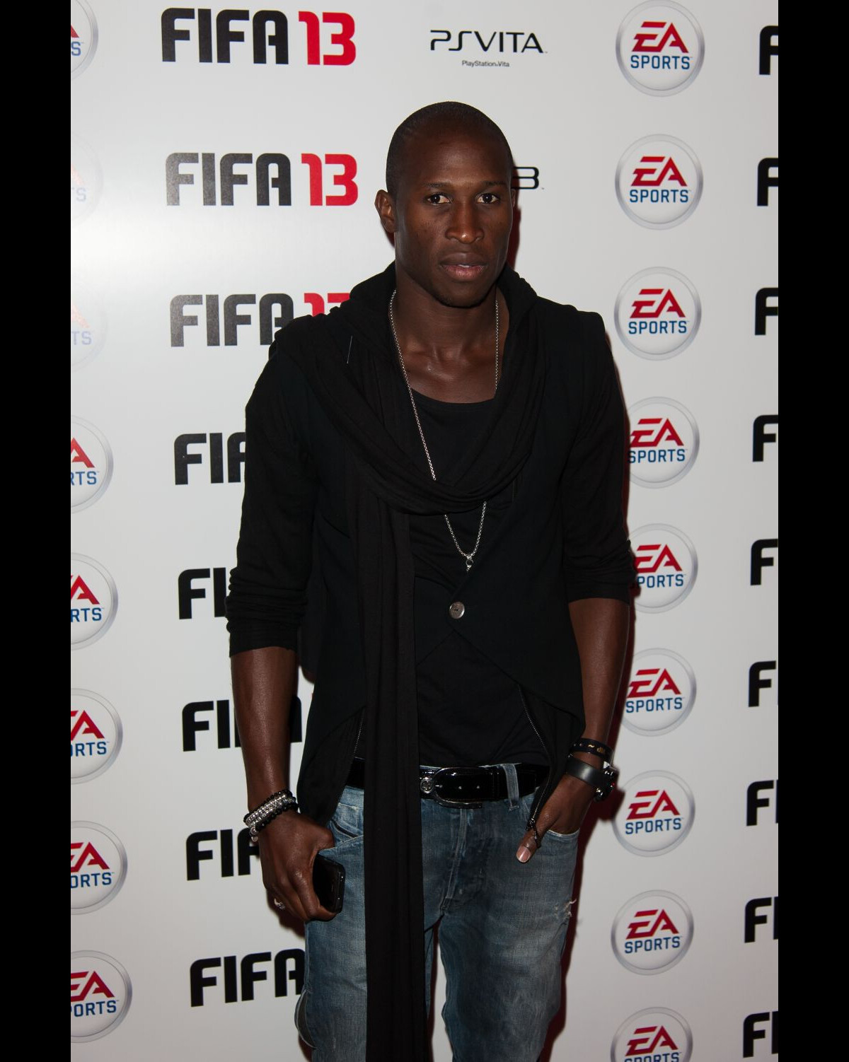 Photo : Rod Fanni était titulaire lors de la soirée de lancement FIFA ...