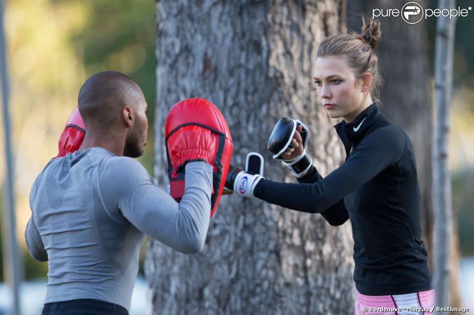 Au milieu des essayages, défilés et soirées de la fashion week, Karlie ...