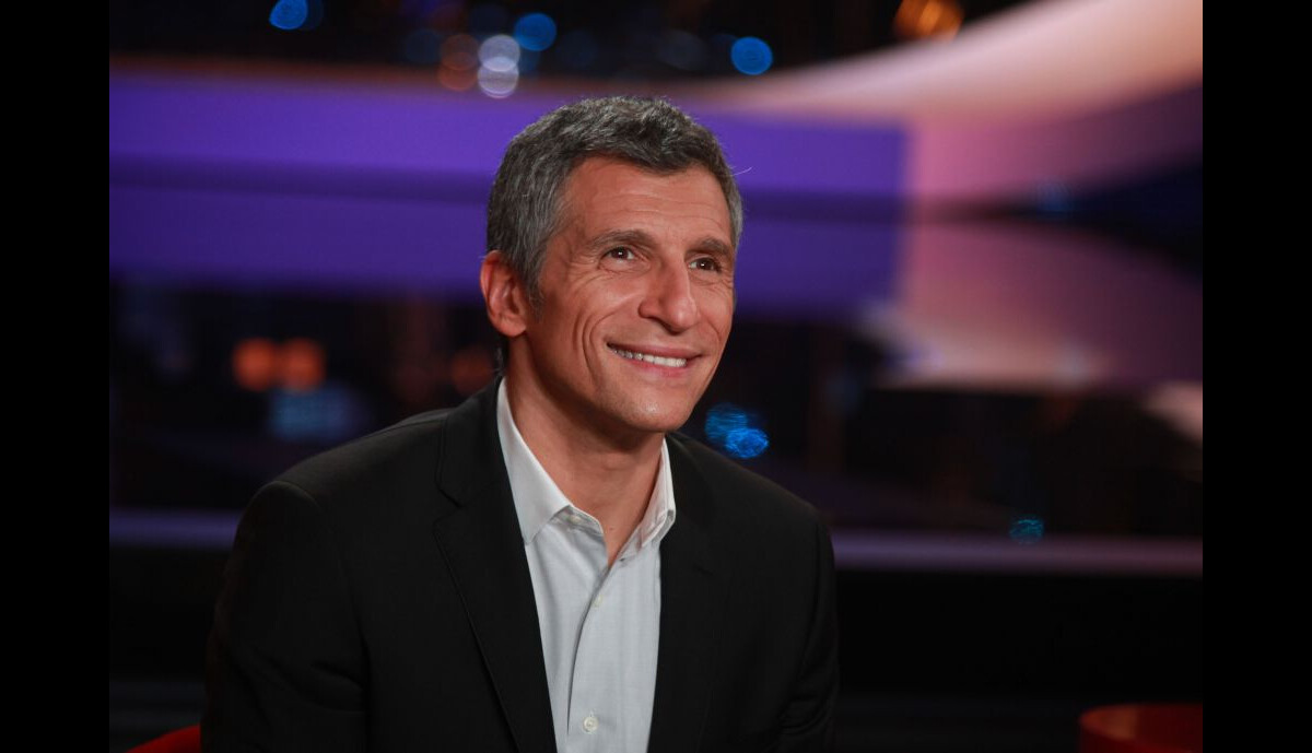 Photo : Nagui lors de la 25e édition du Téléthon à Paris, le 3 décembre ...