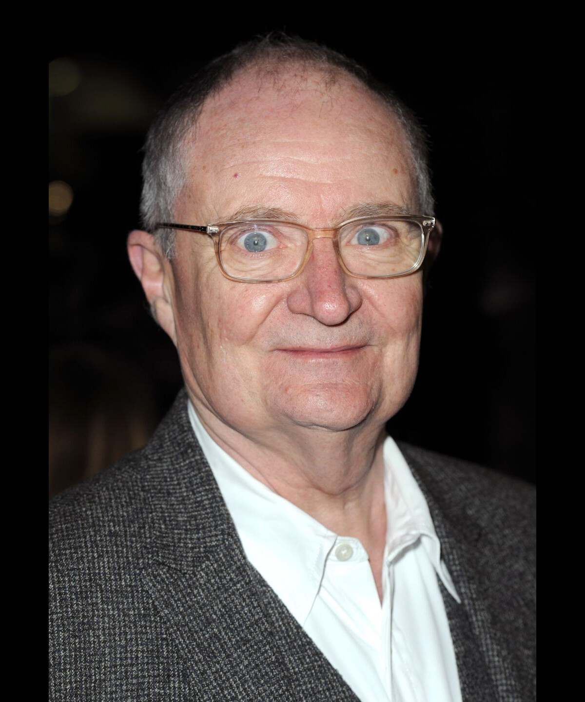 Photo : Jim Broadbent pendant la première de Cloud Atlas au Curzon ...