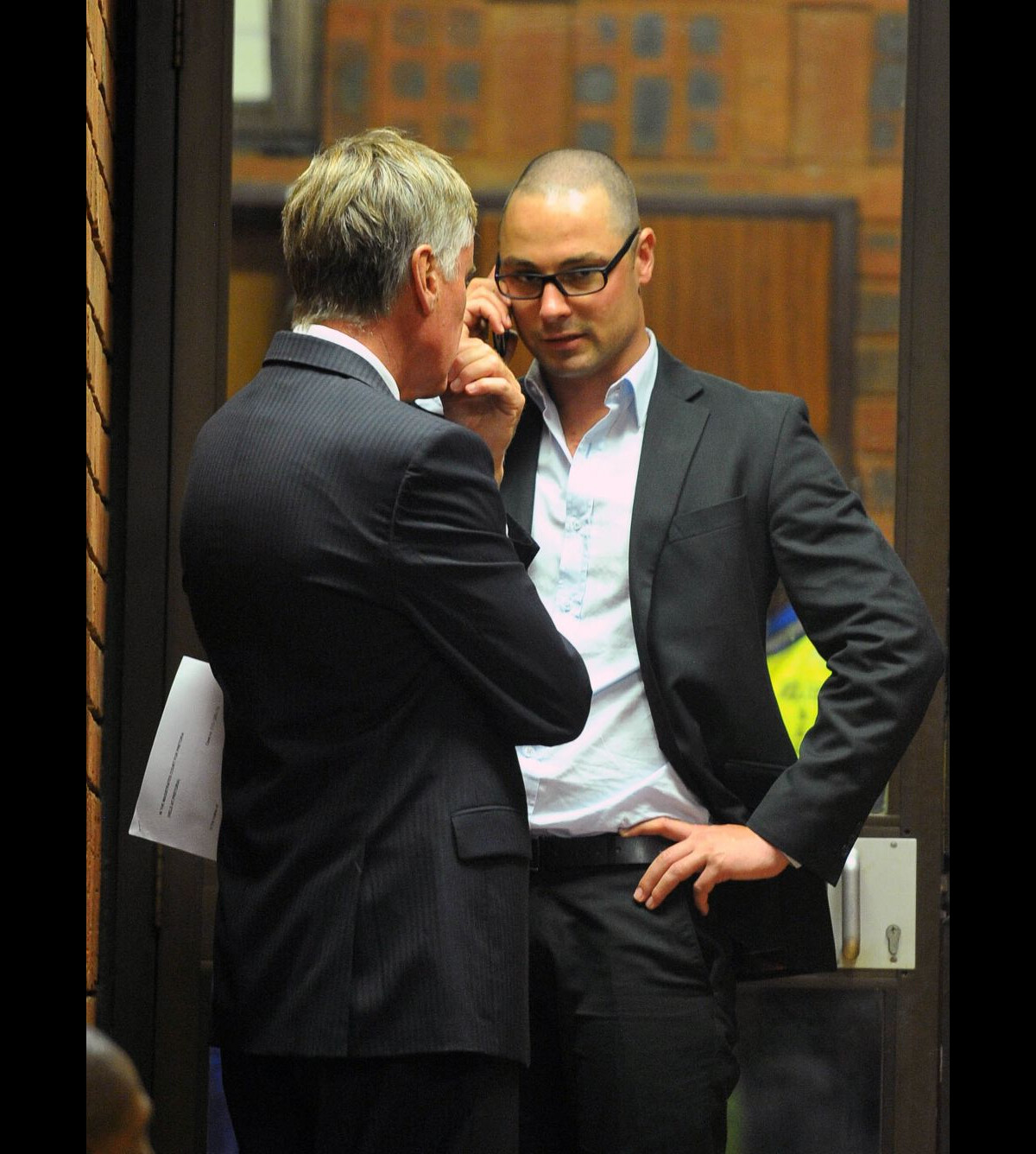 Photo : Carl Pistorius, frère et père d'Oscar Pistorius, au tribunal de ...