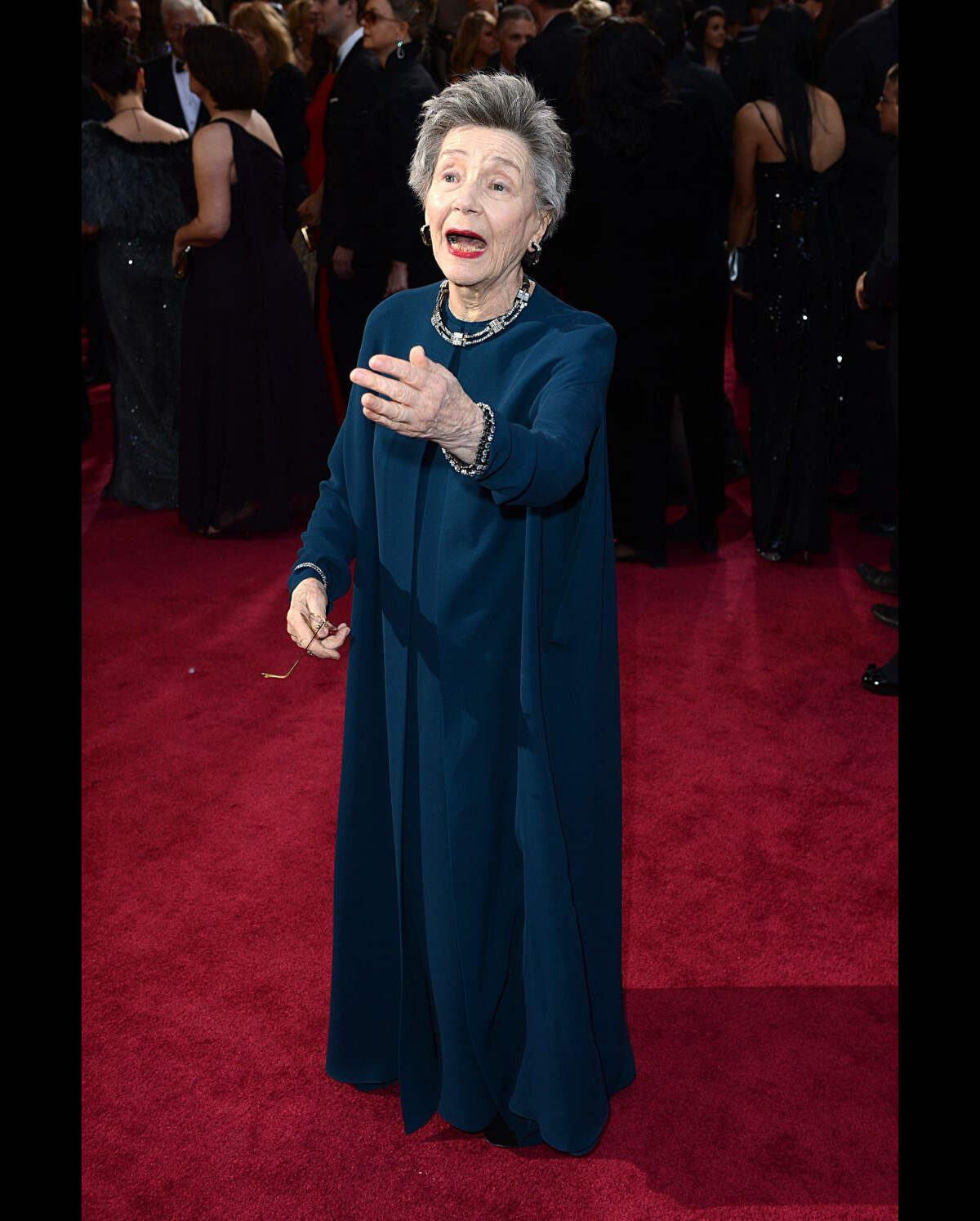 Photo : Emmanuelle Riva réclame du calme sur le tapis rouge des 85e ...