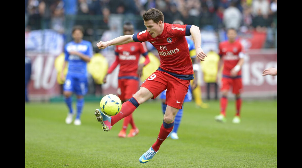 Photo : Kevin Gameiro durant le match Troyes - PSG le 13 avril 2013 ...