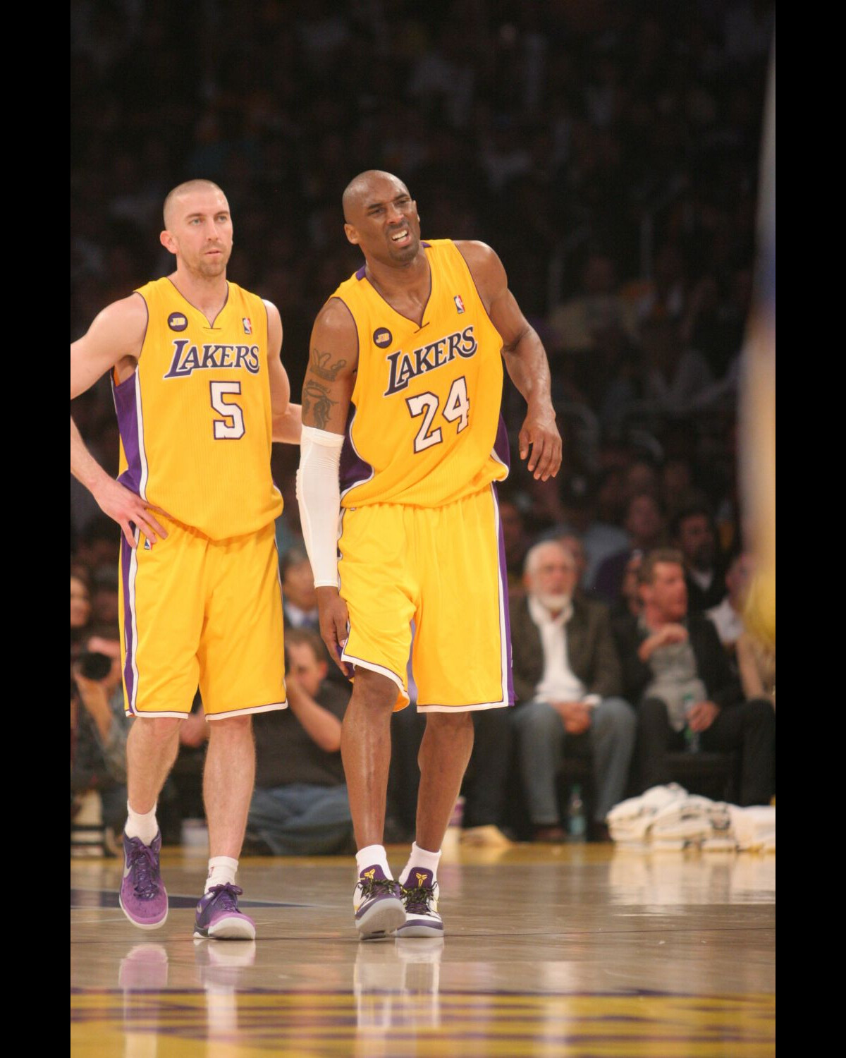 Photo : Kobe Bryant et James Blake le 12 avril 2013 à Los Angeles ...
