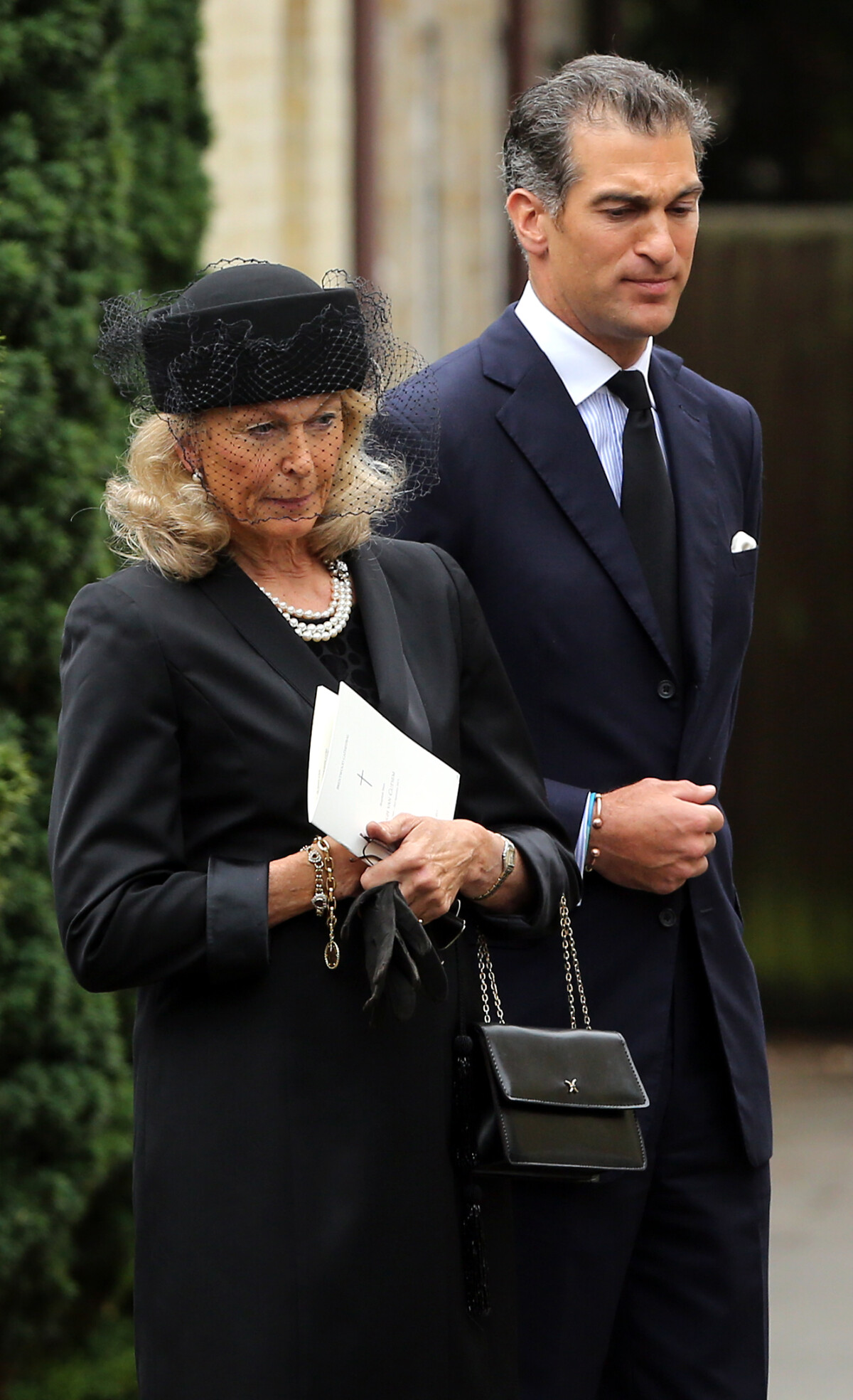 Photo : Emilie van Cutsem, la veuve, et son fils aîné Edward, lors des ...
