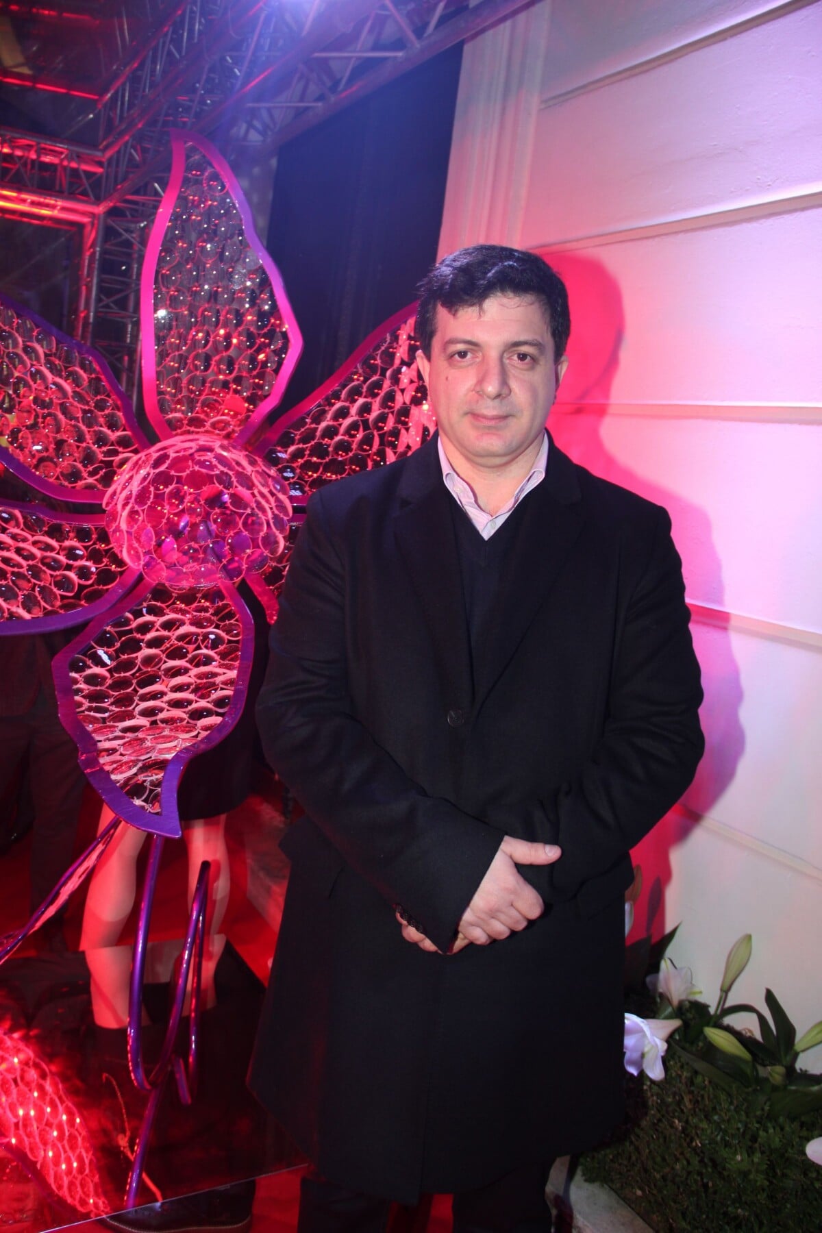 Photo : L'artiste David Datuna à l'opening de la Gallery Shchukin ...