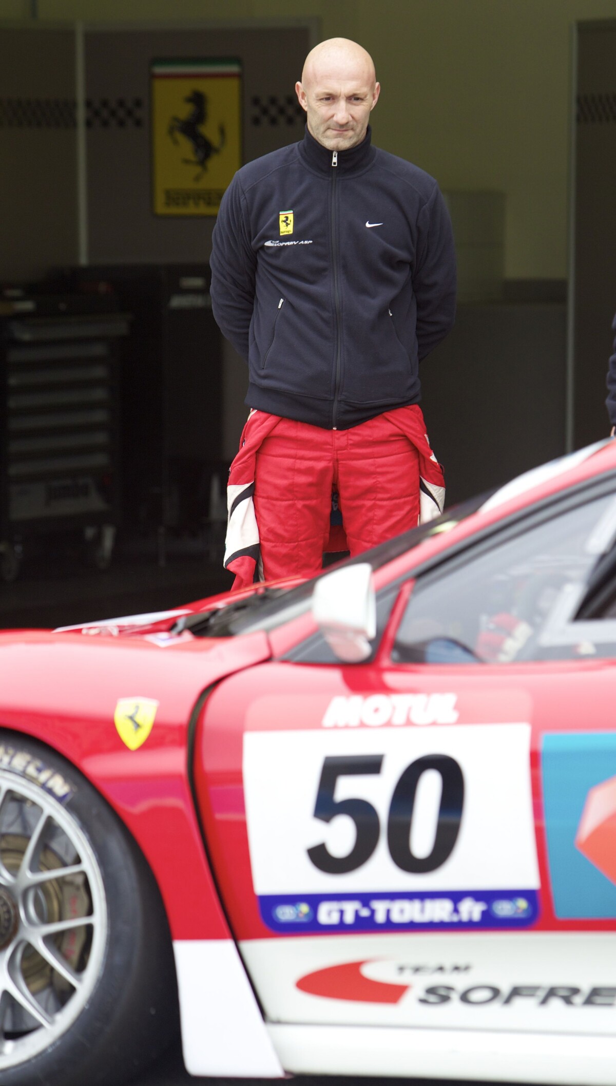 Photo : Fabien Barthez, attentif sur le circuit Paul Ricard du ...