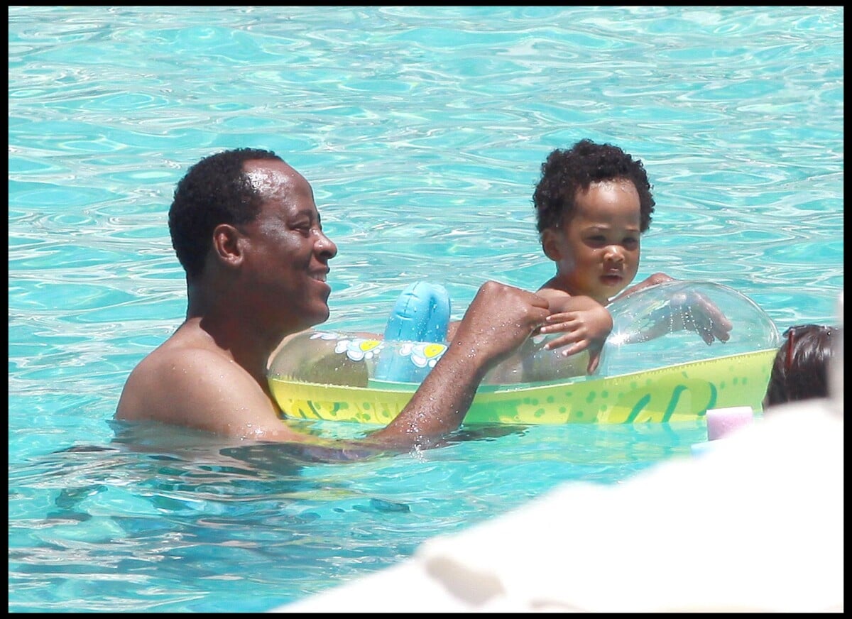 Photo : Conrad Murray et son fils Che Giovanni à Miami, le 31 juillet ...