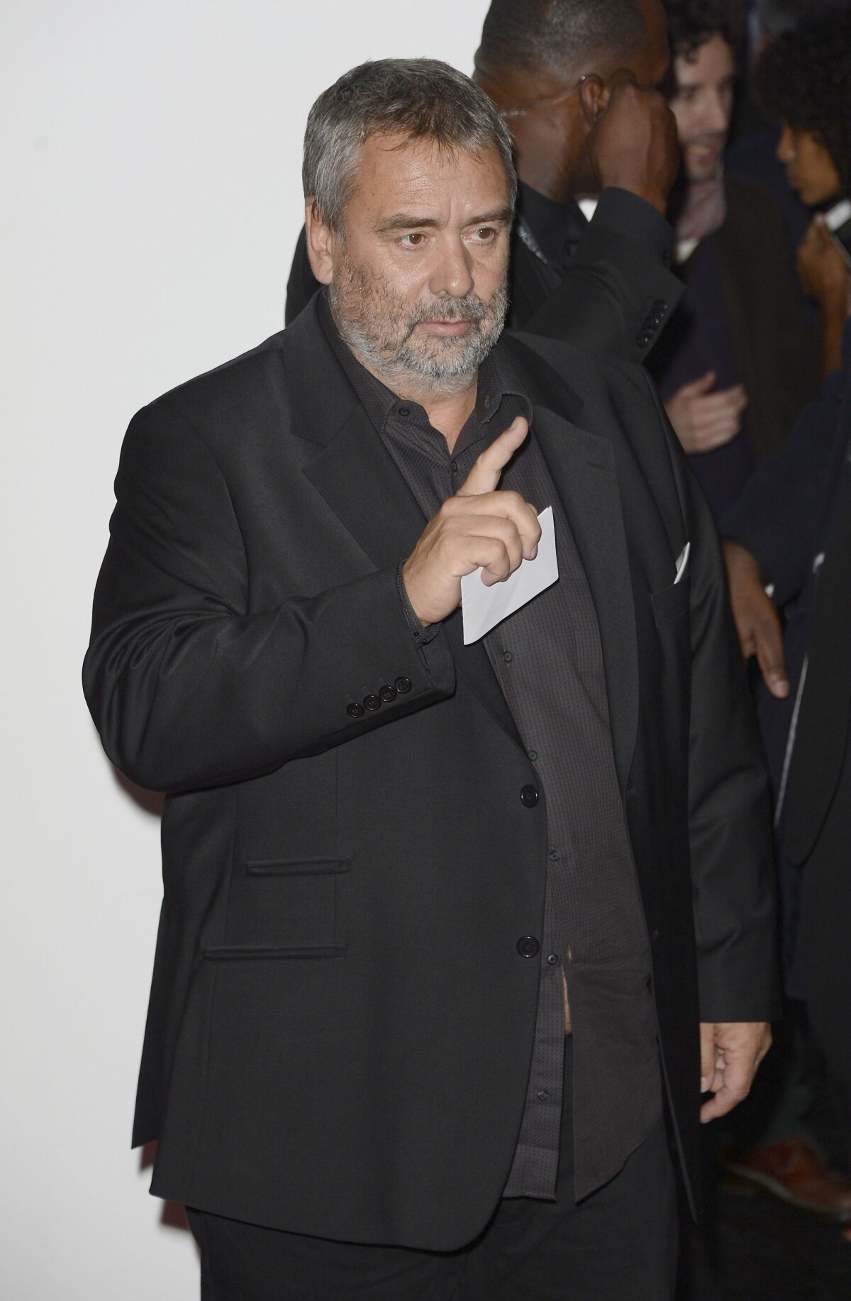 Photo : Luc Besson lors de l'avant-première du film "Malavita" au ...