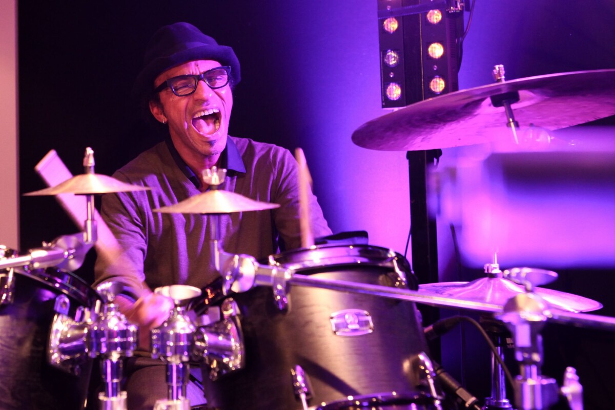 Photo : Manu Katché anime la soirée d'inauguration de la boutique ...