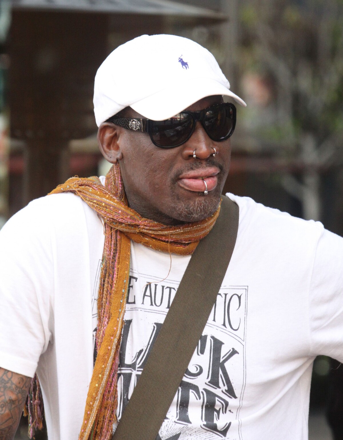 Photo : Dennis Rodman à The Grove à Los Angeles, le 9 mai 2013 - Purepeople