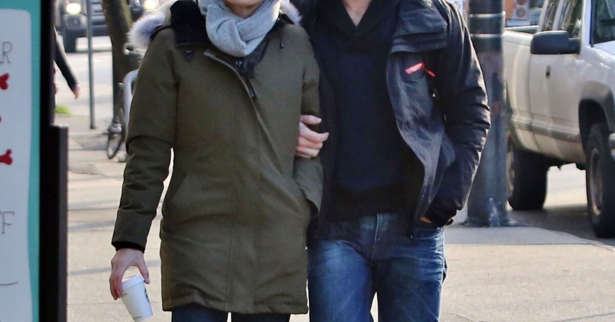 Robin Wright et Ben Foster, fiancés : Promenade bras dessus, bras ...