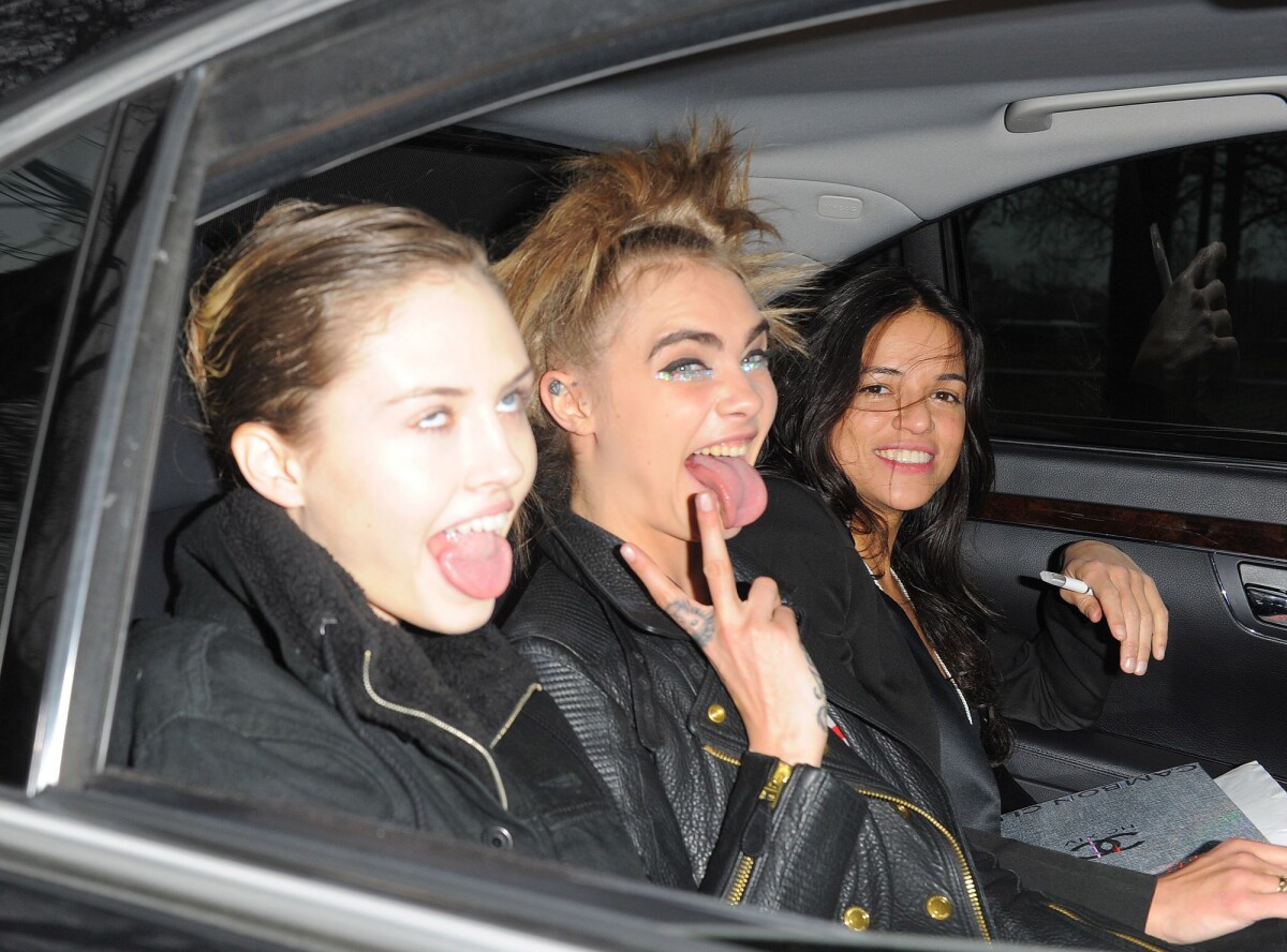 Photo : Cara Delevingne et Michelle Rodriguez à Paris, le 21 janvier ...