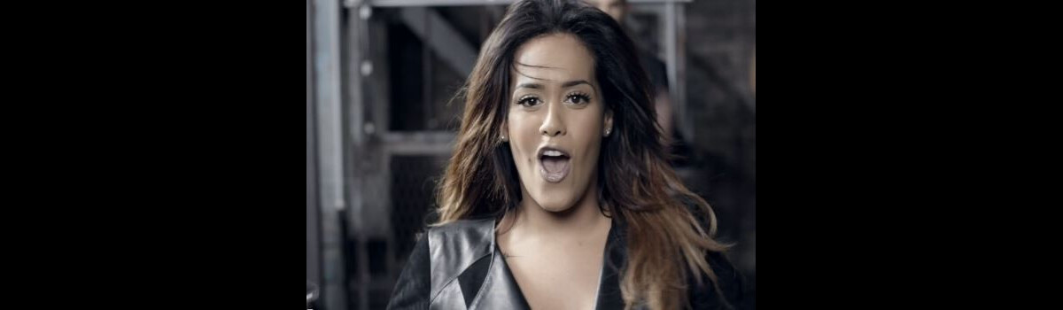 Vidéo : Amel Bent dans le clip de Regarde-nous. Février 2014. - Purepeople