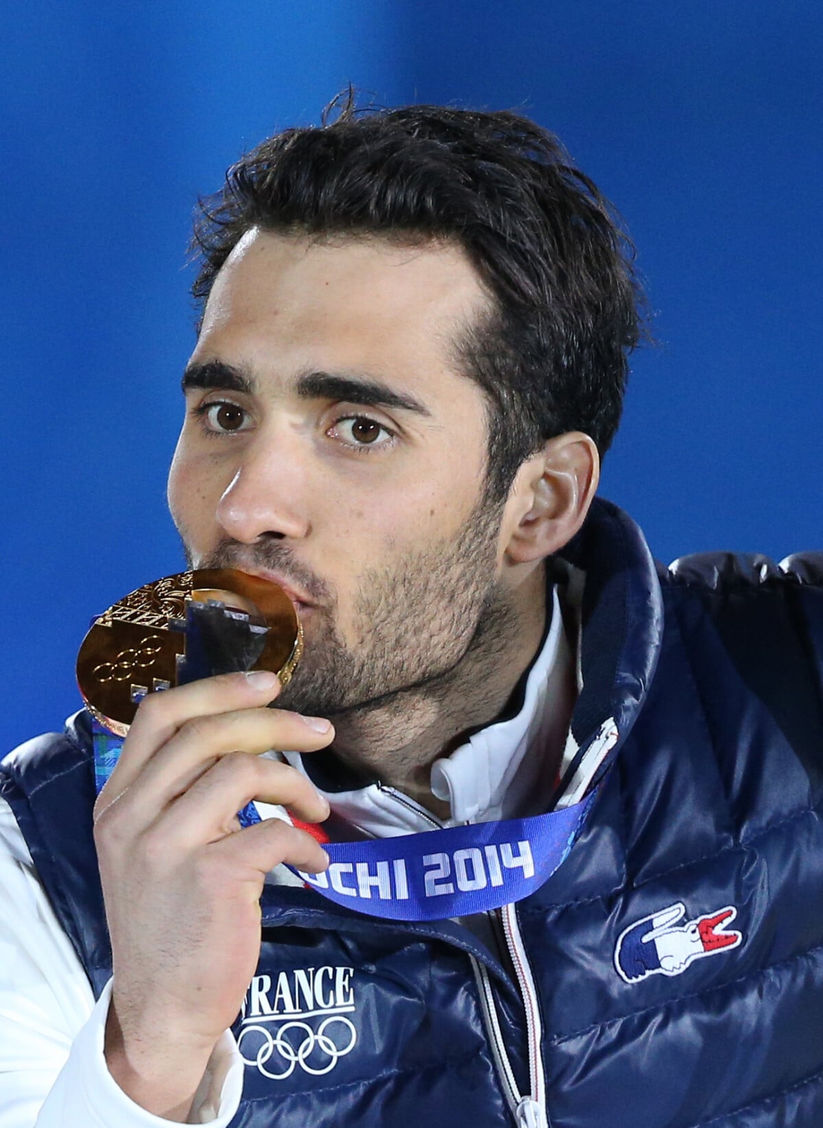 Photo : Martin Fourcade après sa médaille d'or obtenue sur le 20 km individuel lors des Jeux ...