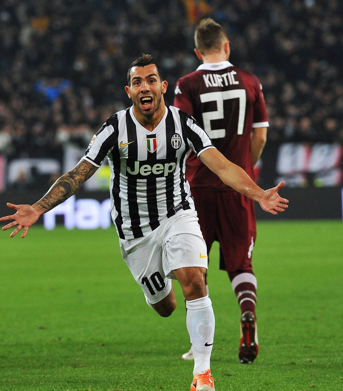 Photo : Carlos Tevez après son but contre Torino (1-0) à Turin le 23 ...