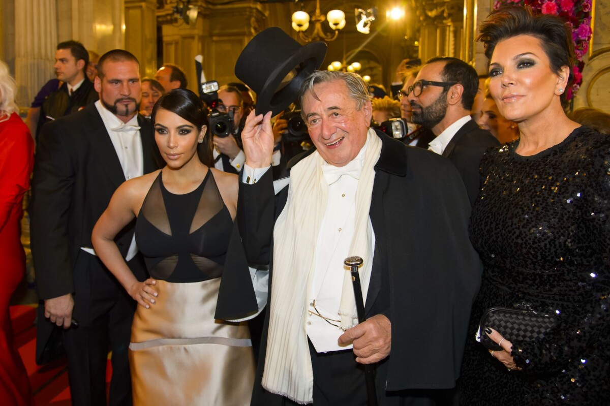 Photo Kim Kardashian Richard Lugner Et Kris Jenner Assistent Au Bal