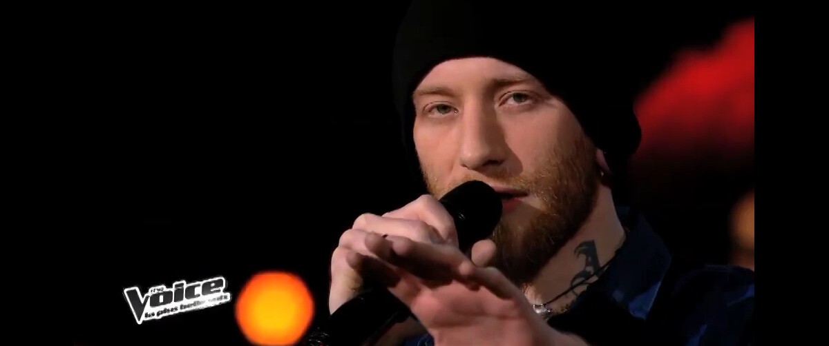 Photo : Pierre Edel lors de l'épreuve ultime dans The Voice 3 le samedi ...