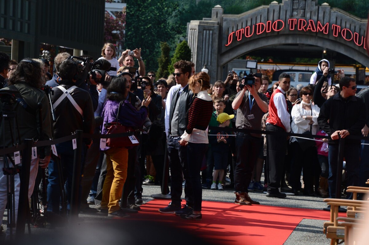Photo : Emma Stone et Andrew Garfield se rendent aux Walt Disney ...