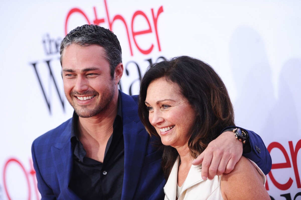 Photo : Taylor Kinney et Pamela Heisler lors de la première du film ...