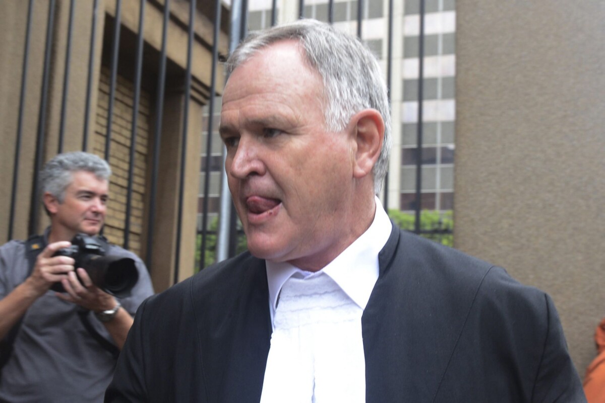 Photo : Barry Roux, l'avocat d'Oscar Pistorius, le 5 mars 2014 au ...
