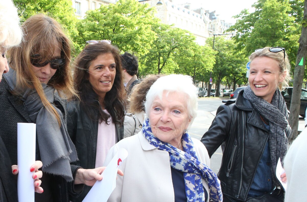 Photo : Carla Bruni-Sarkozy, Line Renaud et Alexandra Lamy - Marche de ...