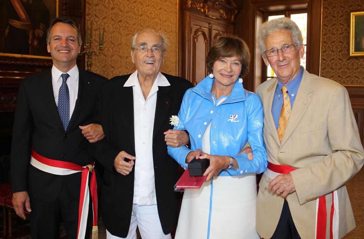 Photo : Exclusif - Macha Méril et Michel Legrand entourés du maire de ...