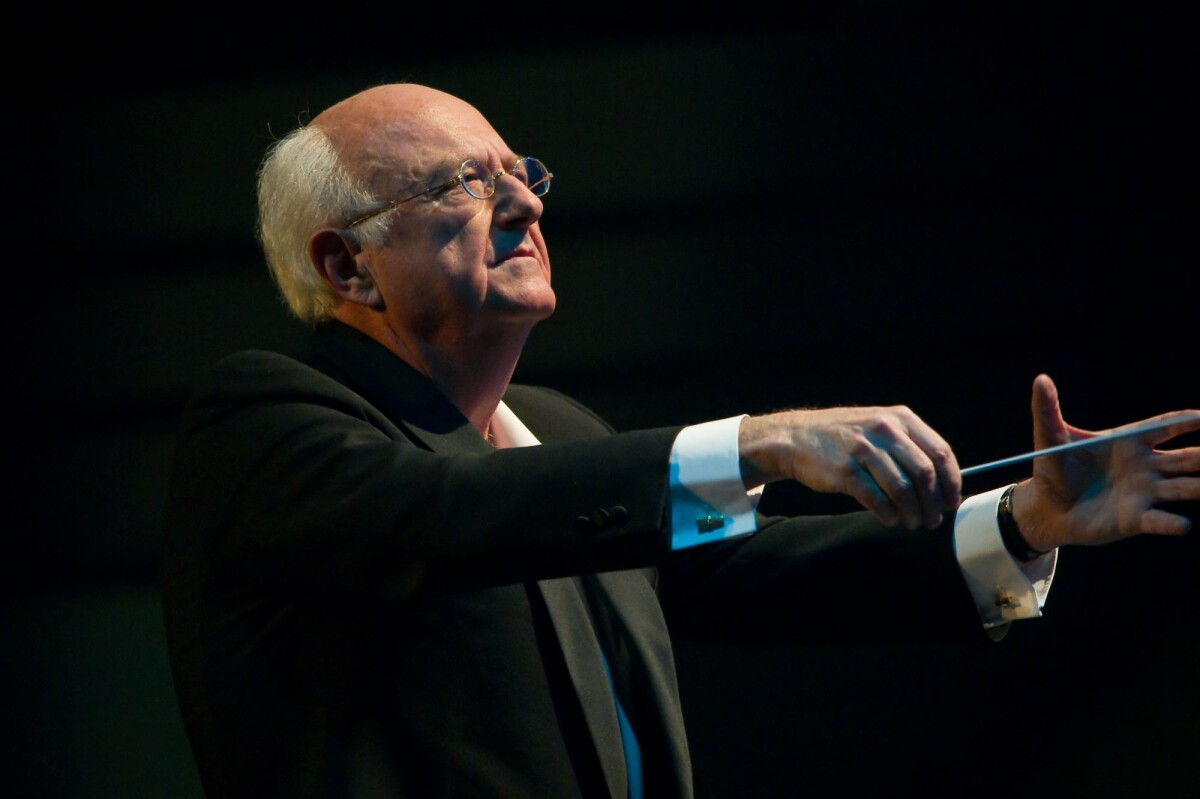 Photo : Vladimir Cosma en concert symphonique au Grand Rex à Paris le ...