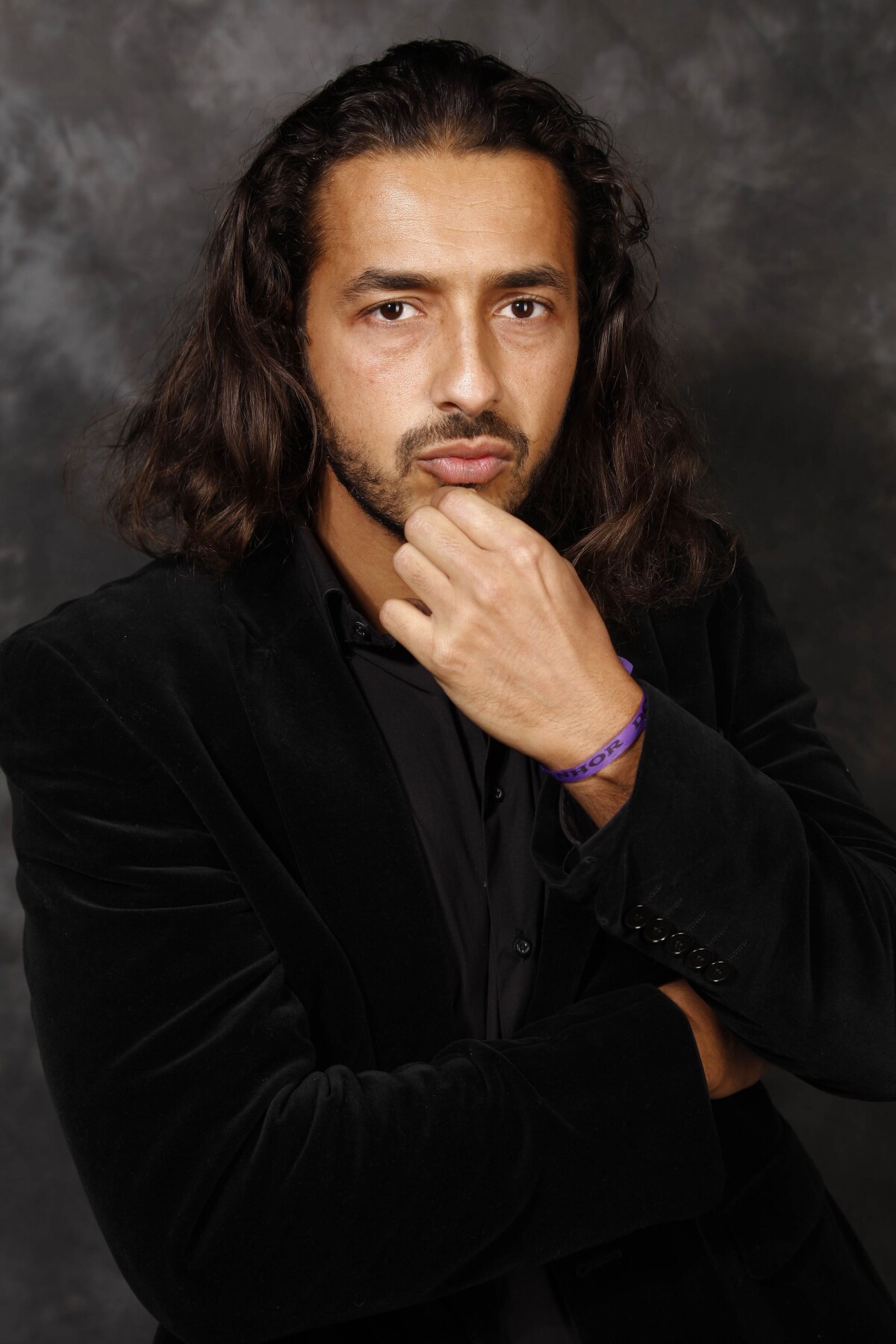 Vidéo : Moundir pose à Paris, en 2010. - Purepeople