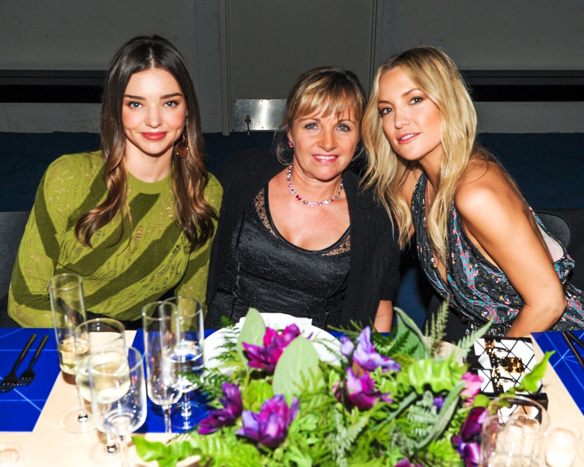 Photo : Miranda Kerr, Brigitte Burke et Kate Hudson assistent au dîner ...