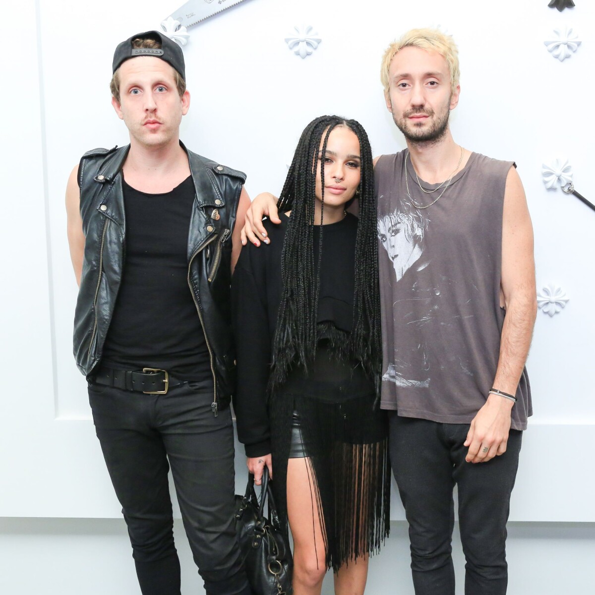 Photo : James Levy, Zoë Kravitz et Jimmy Giannopoulos (qui forment le ...