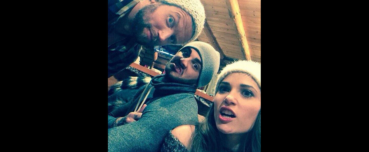 Photo : Benjamin, Thibault et Capucine Anav durant le tournage du prime ...