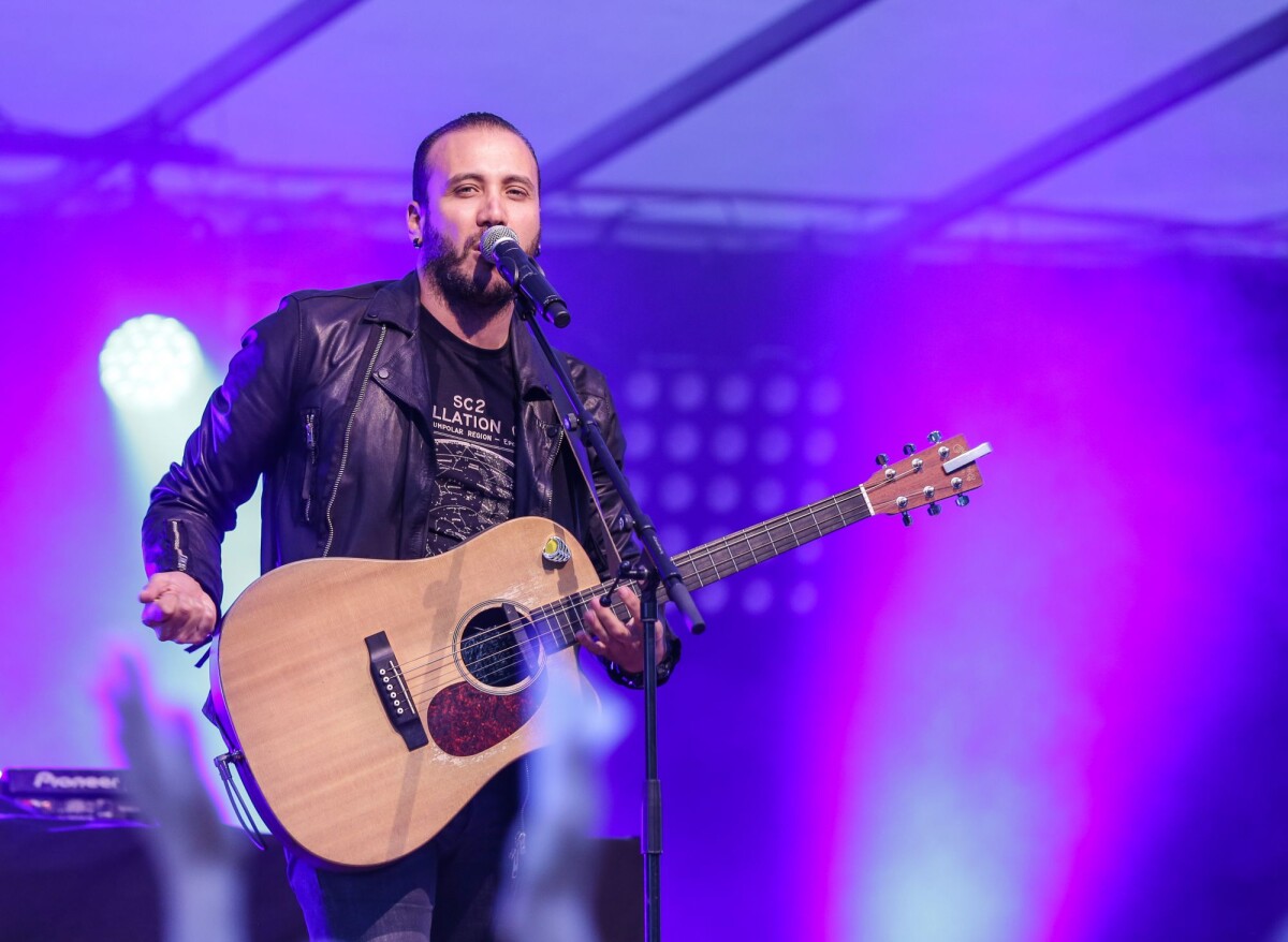Photo : Merwan Rim en concert à Hellemmes pour le 14 juillet 2014 ...