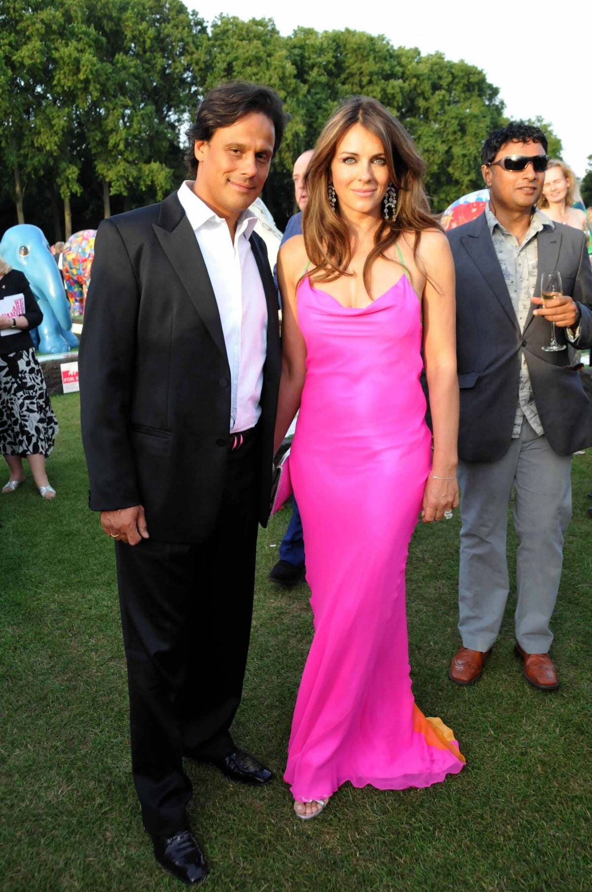 Photo : Elizabeth Hurley et son mari Arun Nayar - Ventes aux enchères ...