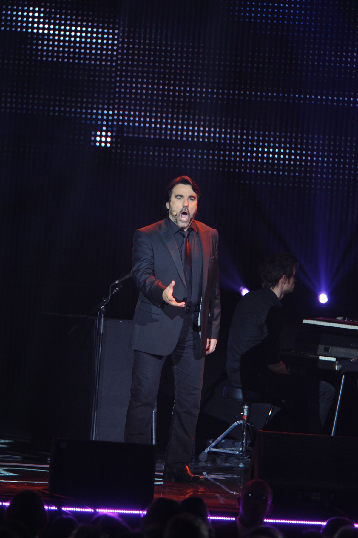 Photo : Franck Ferrari lors d'un concert de charité pour l'association ...