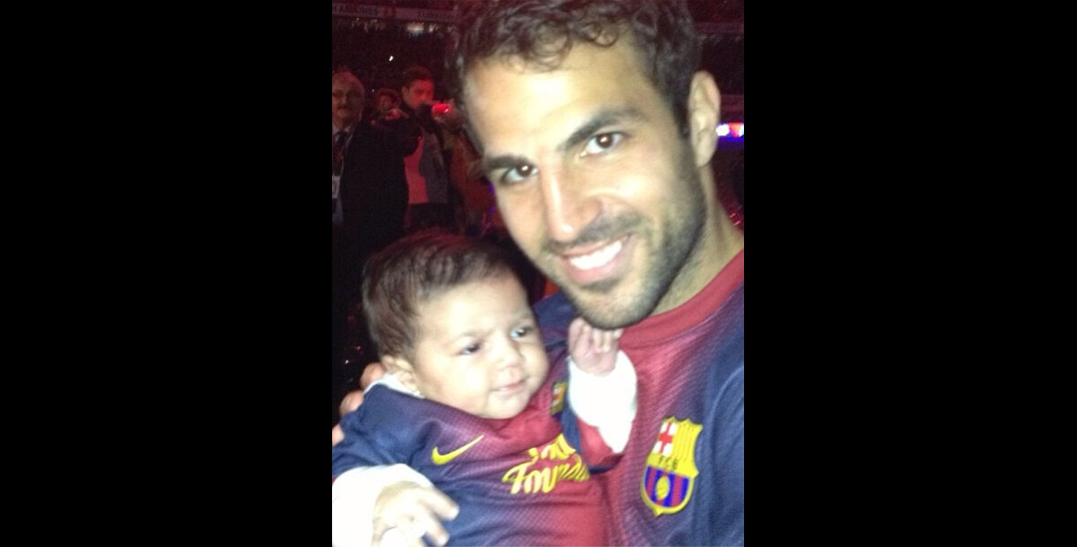 Photo : Cesc Fabregas avec sa fille Lia en mai 2013 - Ode (Purepeople)