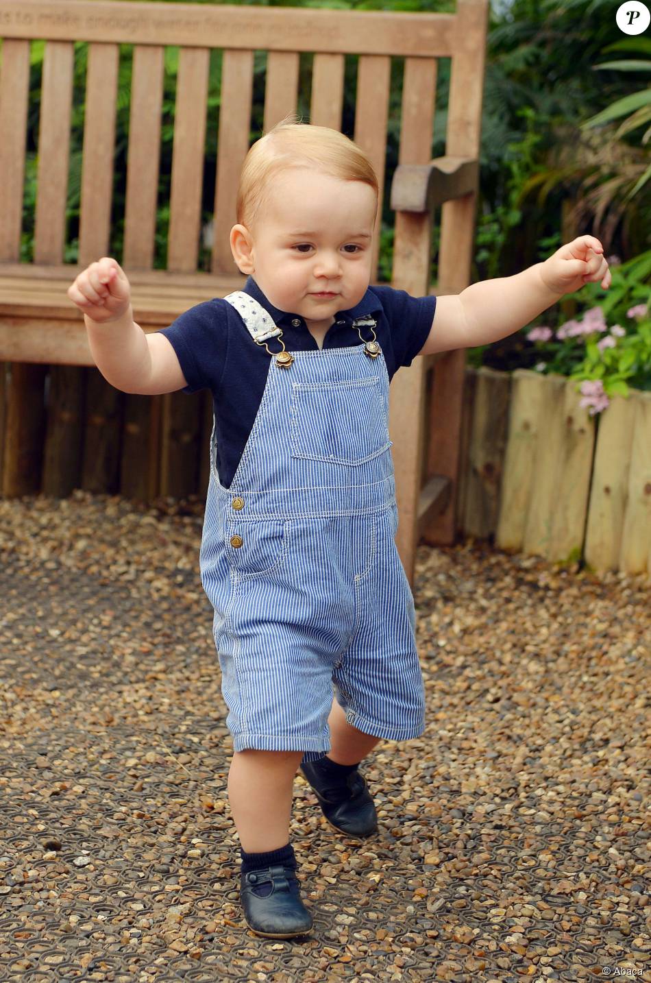 Le prince George de Cambridge en juillet 2014 dans l'une des trois ...