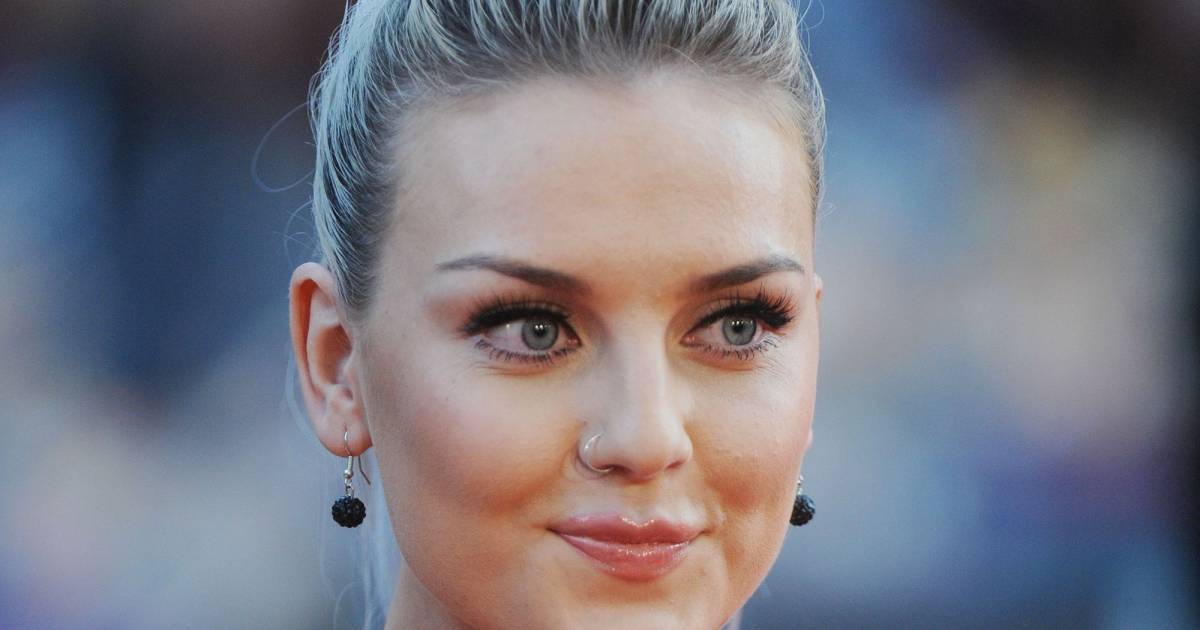 Perrie Edwards - Premiere du film One Direction : This Is Us a Londres ...
