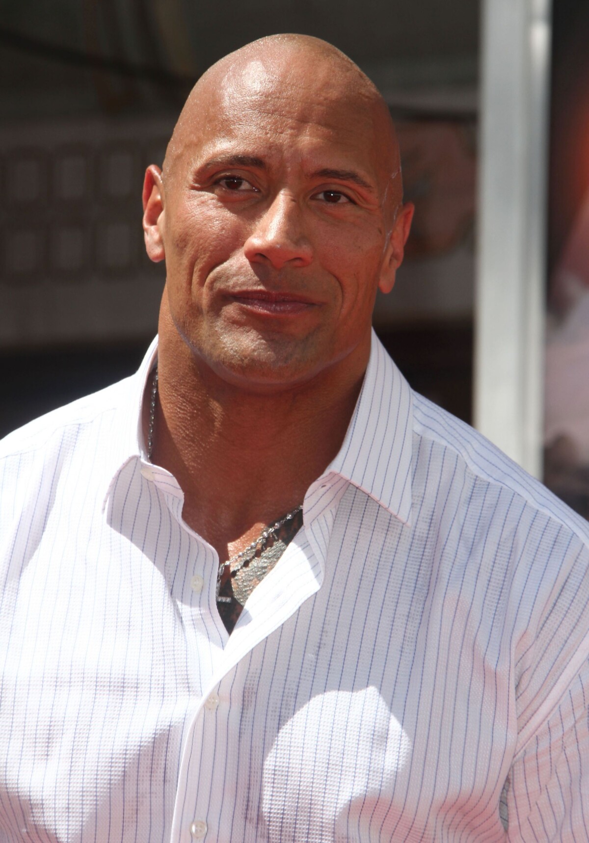 Photo : Dwayne Johnson laisse ses empreintes dans le ciment ...