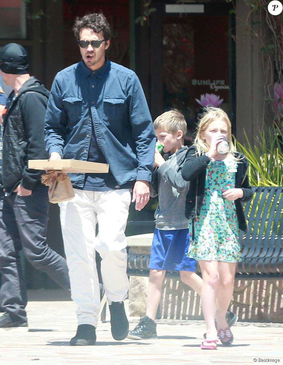 Exclusif - Rupert Sanders emmène ses enfants Tennyson et Skyla déjeuner ...