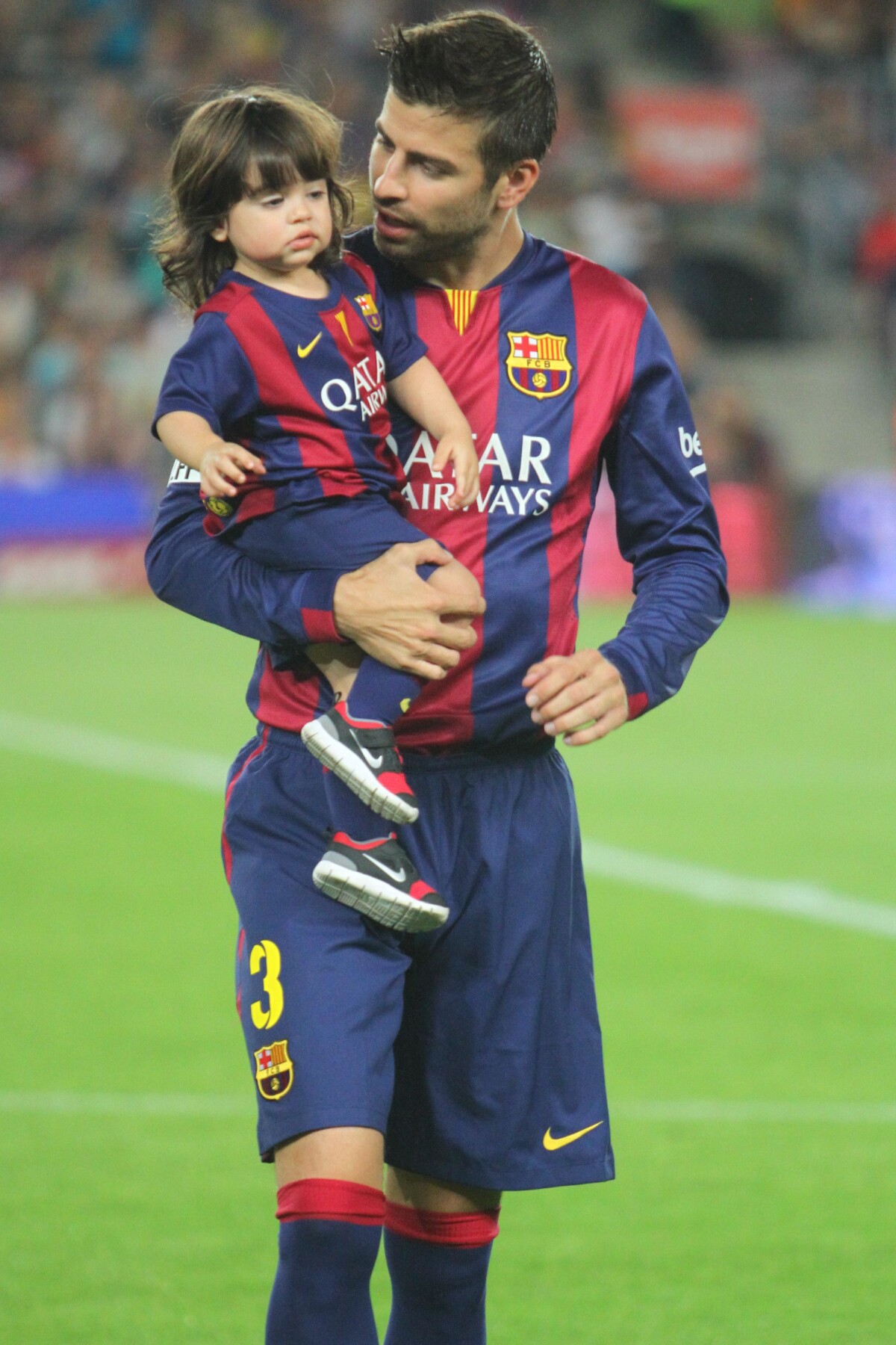 Photo : Gerard Piqué et son fils Milan - Shakira (enceinte) et son fils ...