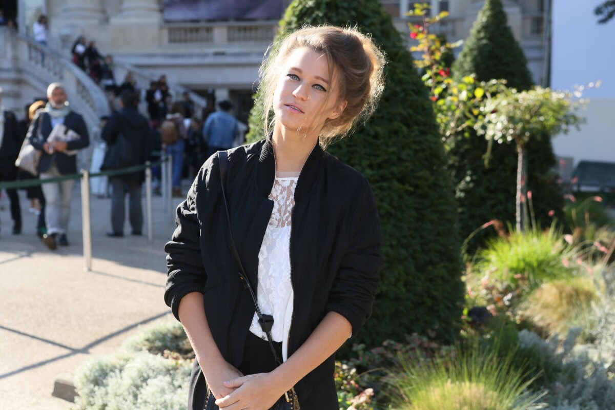 Photo : Selah Sue quitte le Grand Palais à l'issue du défilé Chloé ...