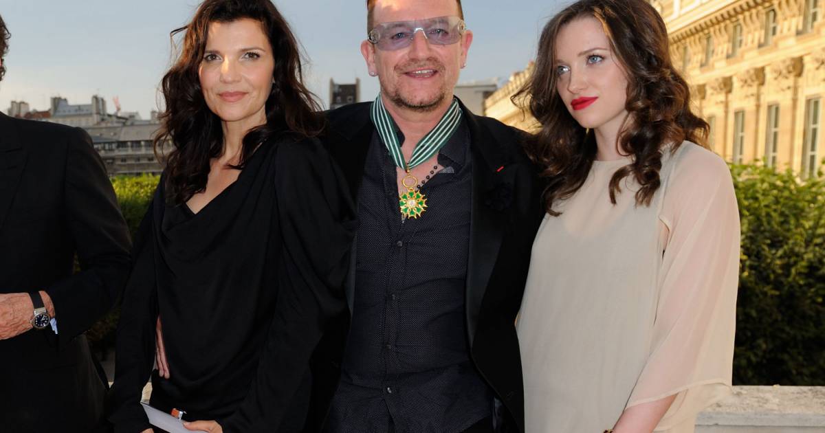 Bono, Alison Hewson et leur fille Eve au ministère de la Culture où ...