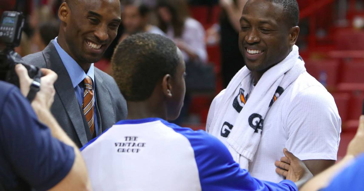 Kobe Bryant et Dwyane Wade après la rencontre entre le Heat de Miami et ...